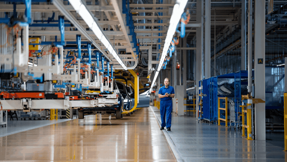 German manufacturing on life support as industrial output falls - The ...